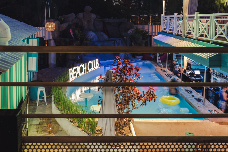 NON MAIS À L'EAU QUOI ! LE BEACH CLUB : FESTIF ET HORS NORME - Les ...